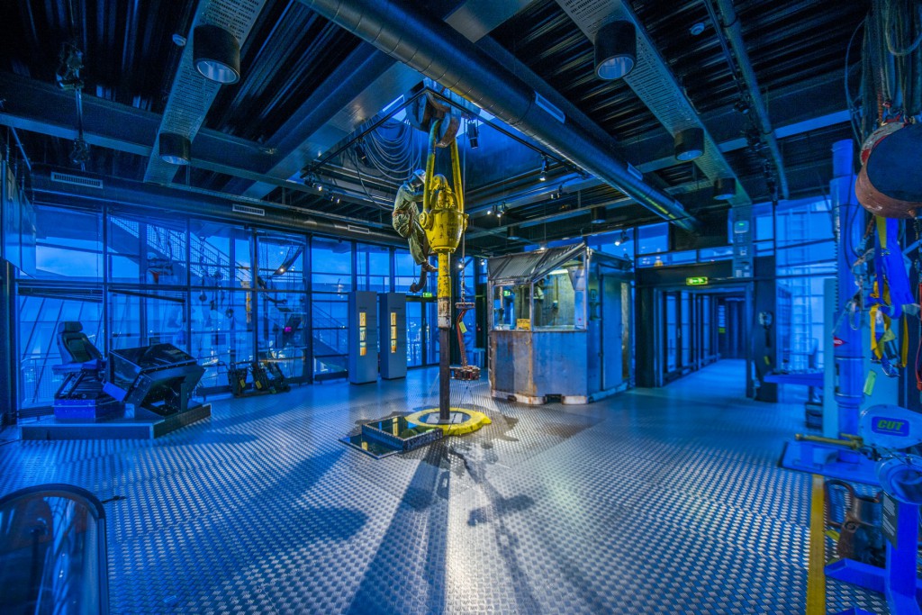 Boredekk på oljemuseet – sett mot redningsstrømpe foto Fredrik Ringe ...