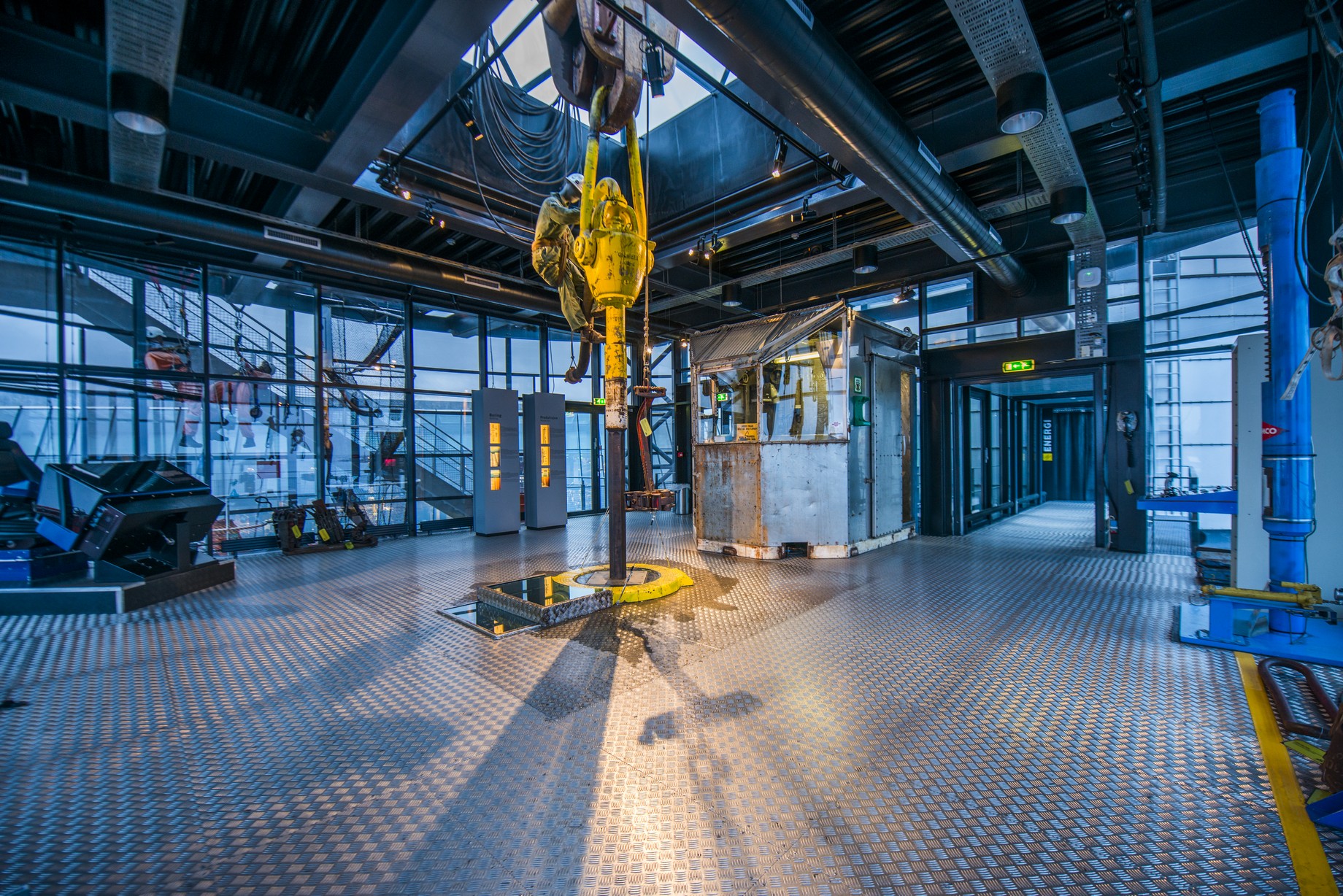 Factories at sea | Norsk Oljemuseum